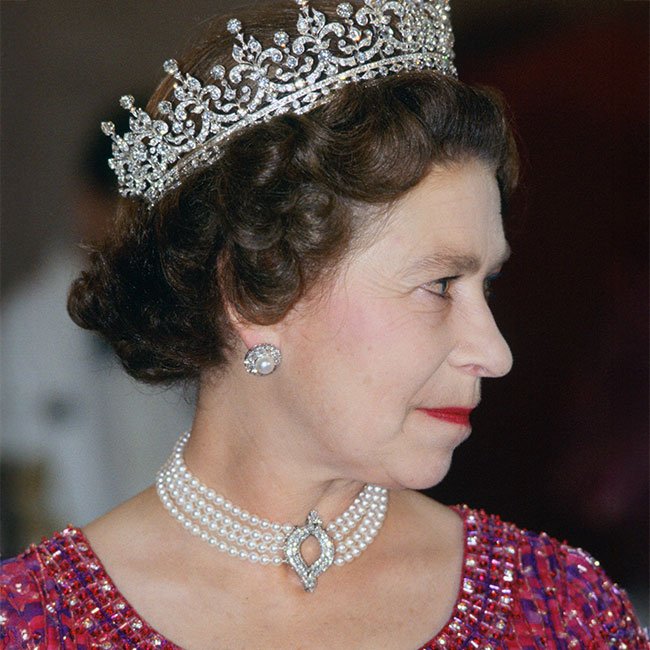Her Majesty Queen Elizabeth II's Jewellery | Laings